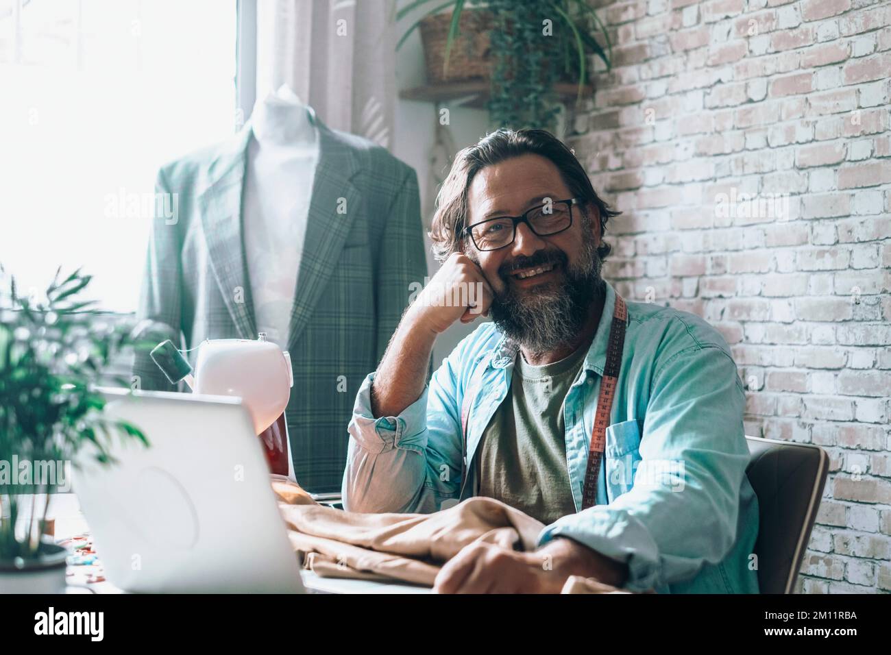 Elegant blazer hi-res stock photography and images - Alamy