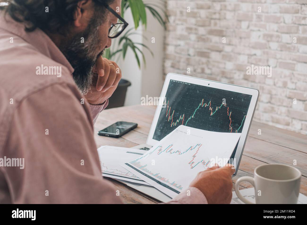 Stock market charts hi-res stock photography and images - Alamy