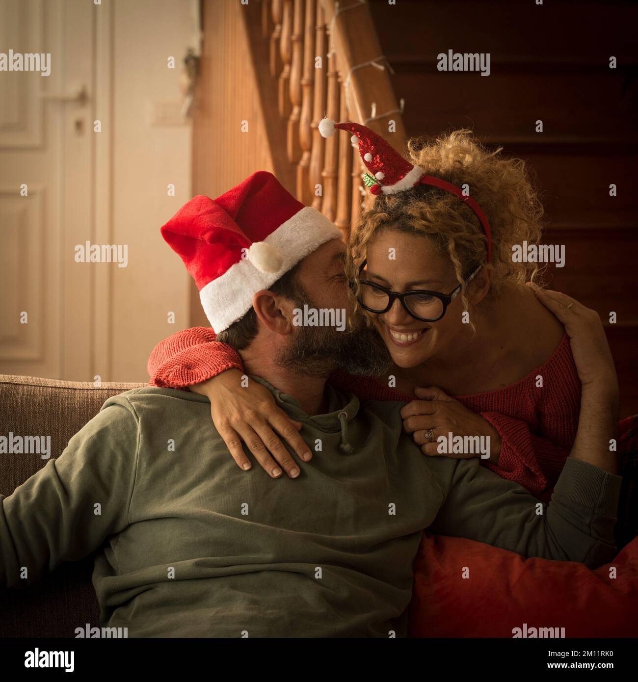 Woman kissing man santa hat hi-res stock photography and images - Alamy