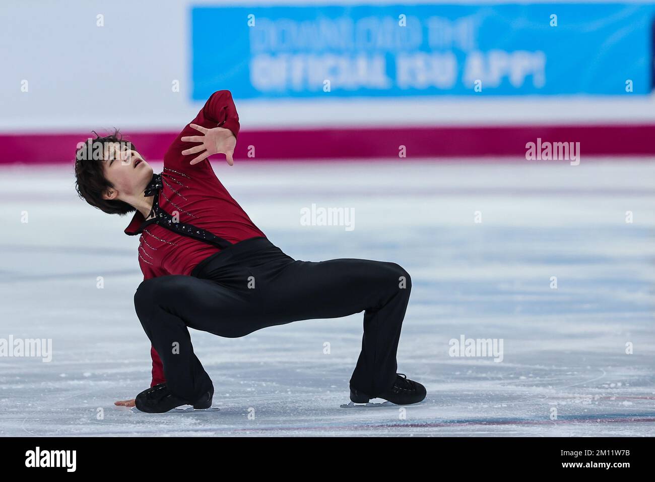 Shoma Uno of Japan competes during DAY1 - MEN S.P. ISU Grand Prix of ...
