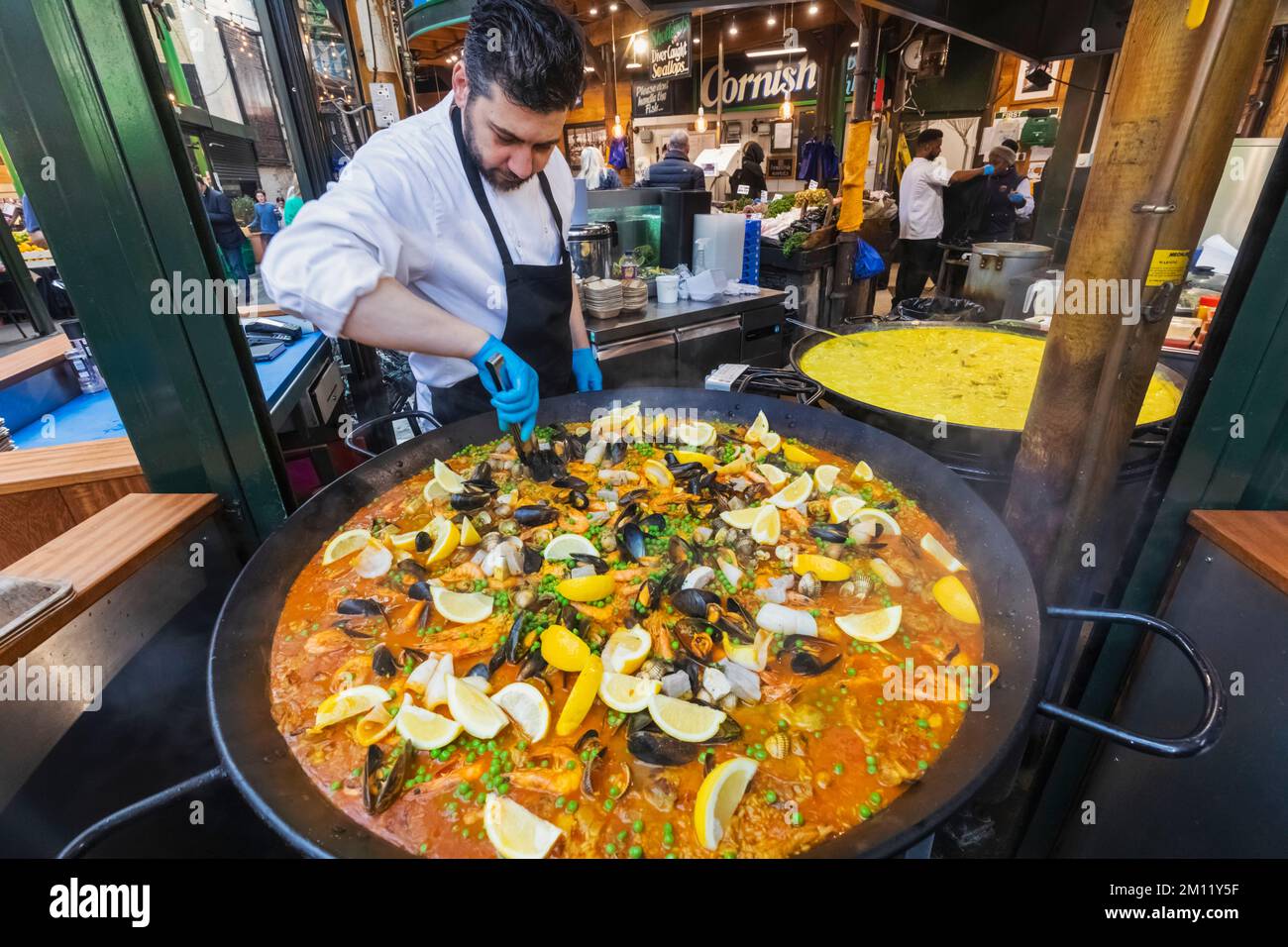 Man cooking giant paella hi-res stock photography and images - Alamy