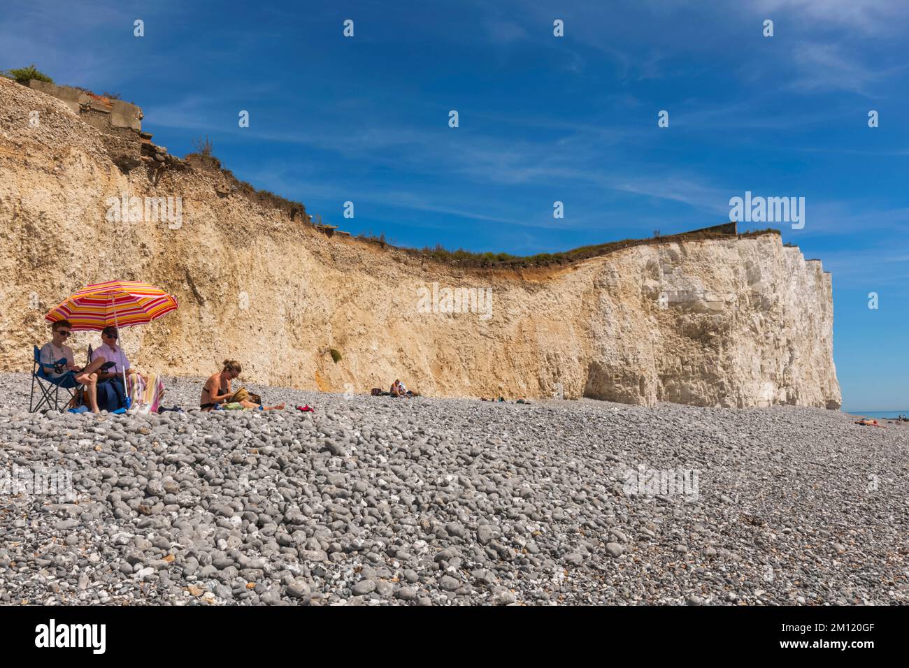 England, East Sussex, Eastbourne, The Seven Sisters Cliffs, The Birling Gap, Family with ...
