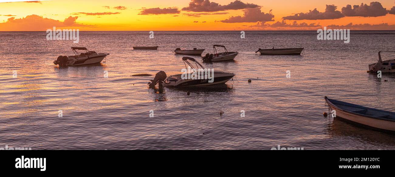 View on the ocean with boats and the horizon shortly after sunset ...