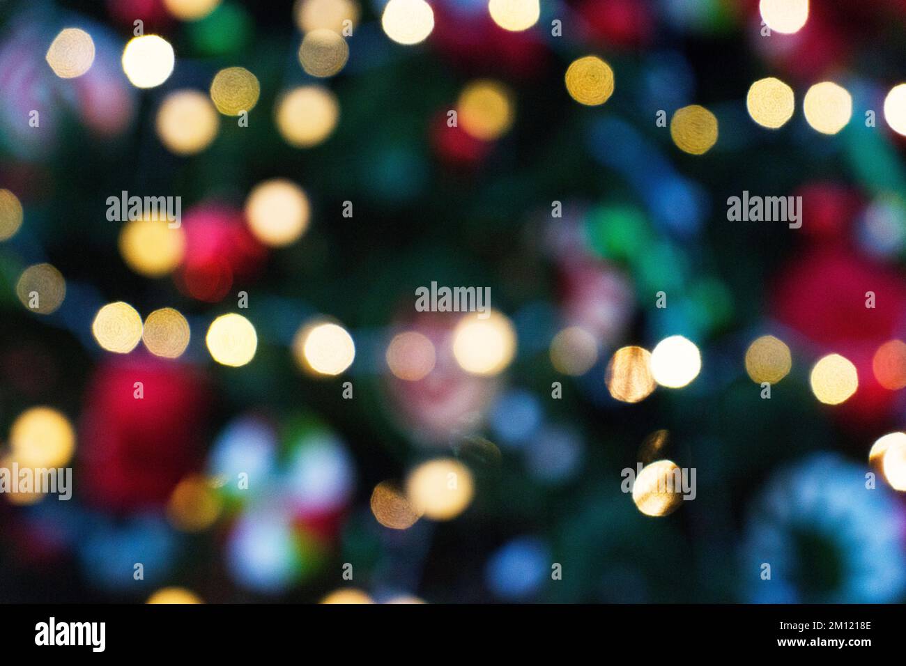 christmas background, image blur colorful bokeh defocused lights ...