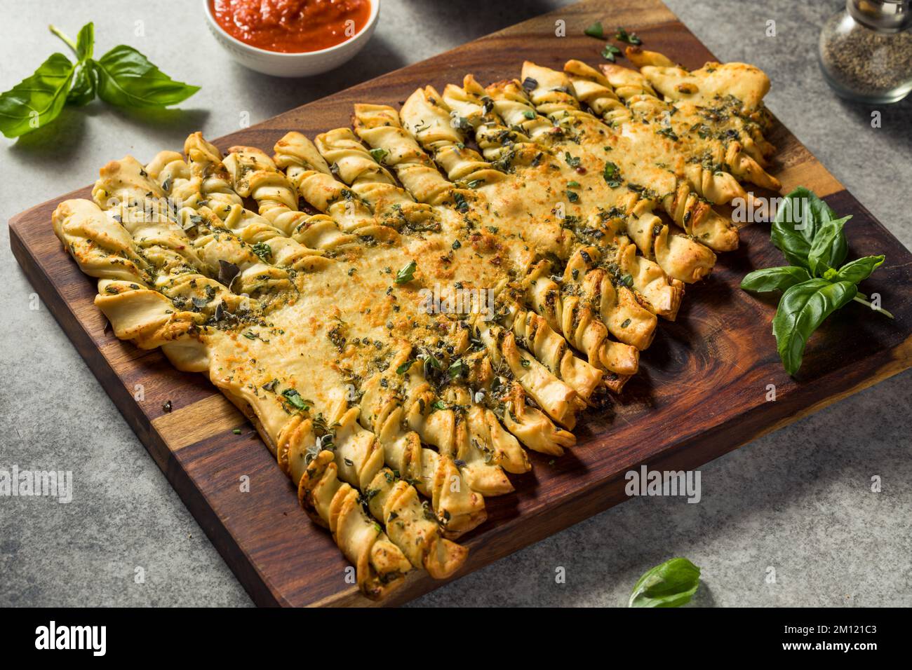 Homemade Pull Apart Christmas Tree Garlic Bread with Marinara Sauce ...