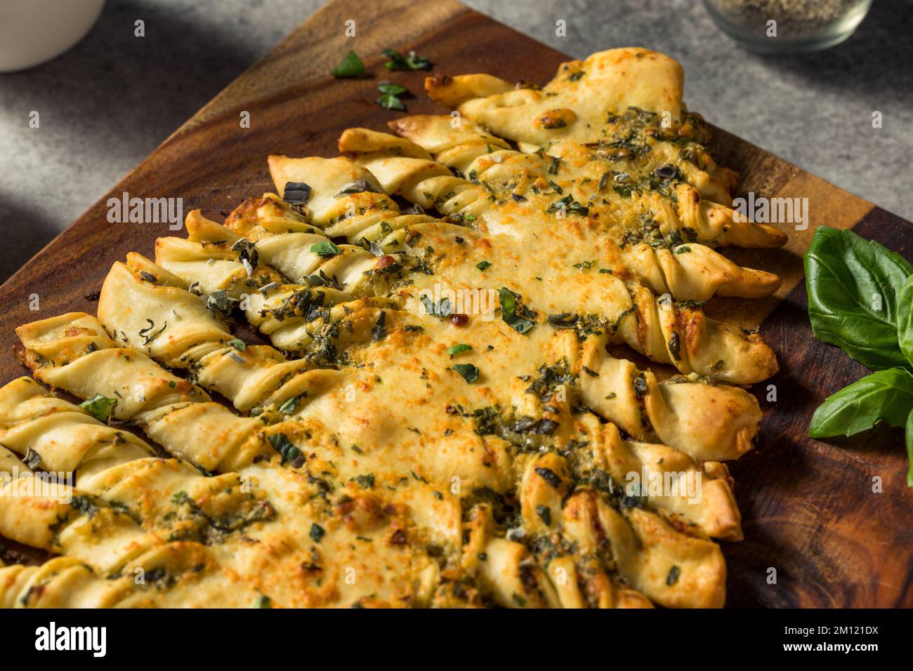 Homemade Pull Apart Christmas Tree Garlic Bread with Marinara Sauce ...