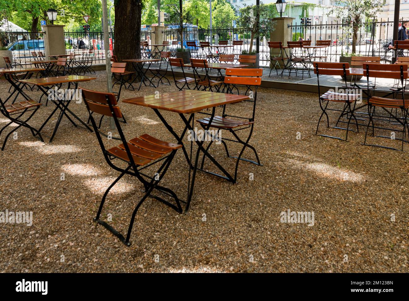 Beer garden in Munich, empty tables and chairs Stock Photo - Alamy