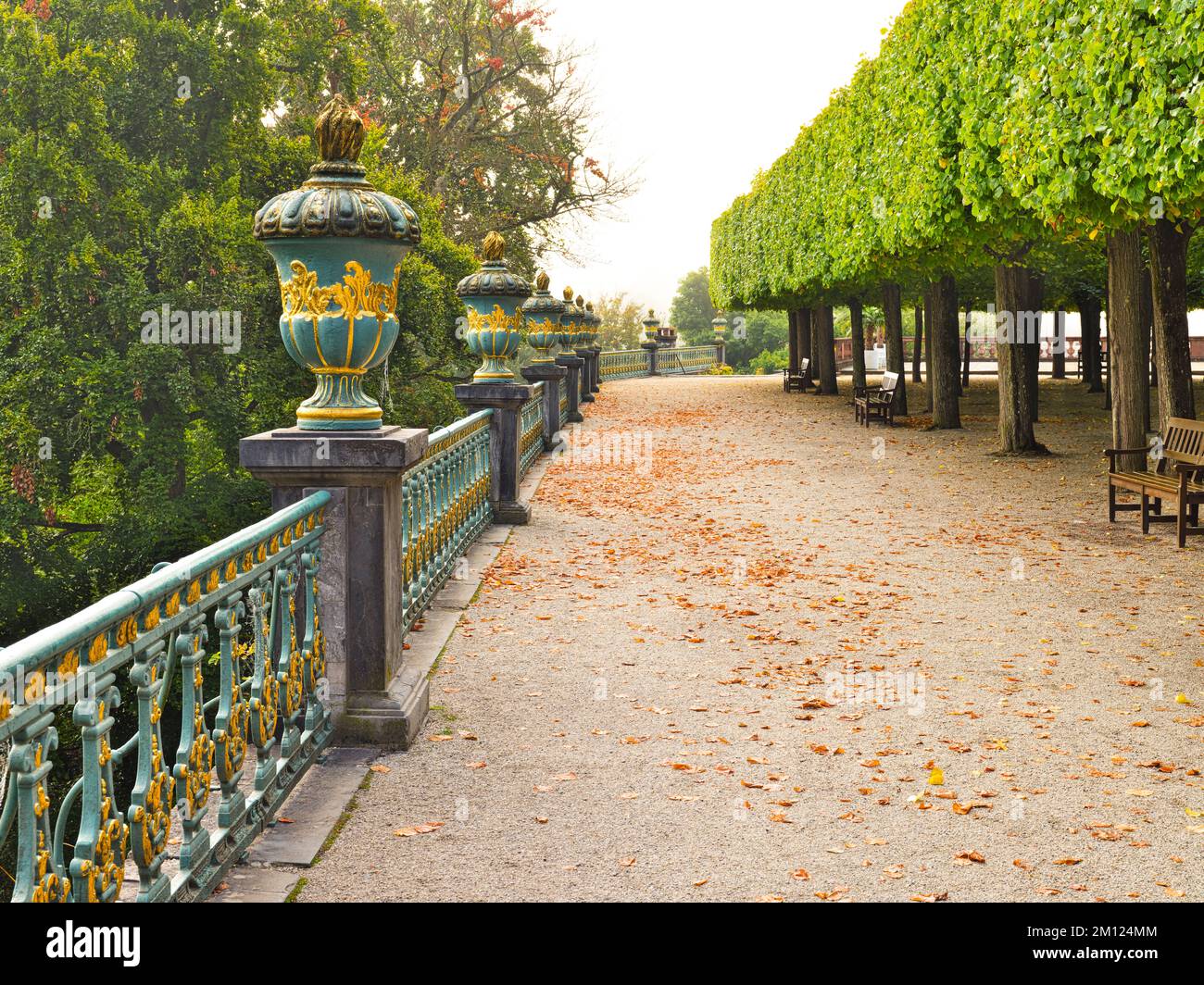 Cast iron parapet hi-res stock photography and images - Alamy