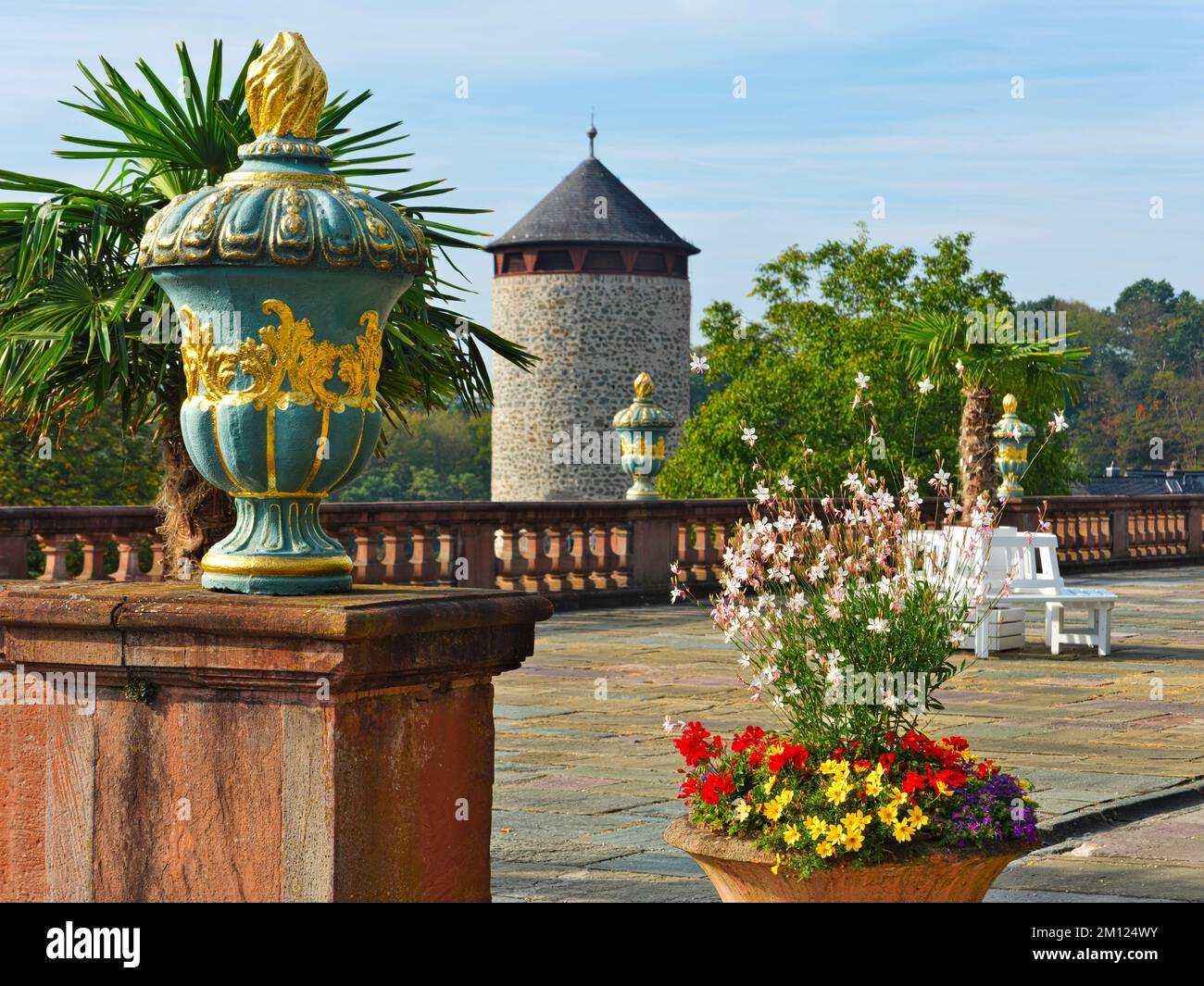 Parapet at upper castle garden hi-res stock photography and images - Alamy