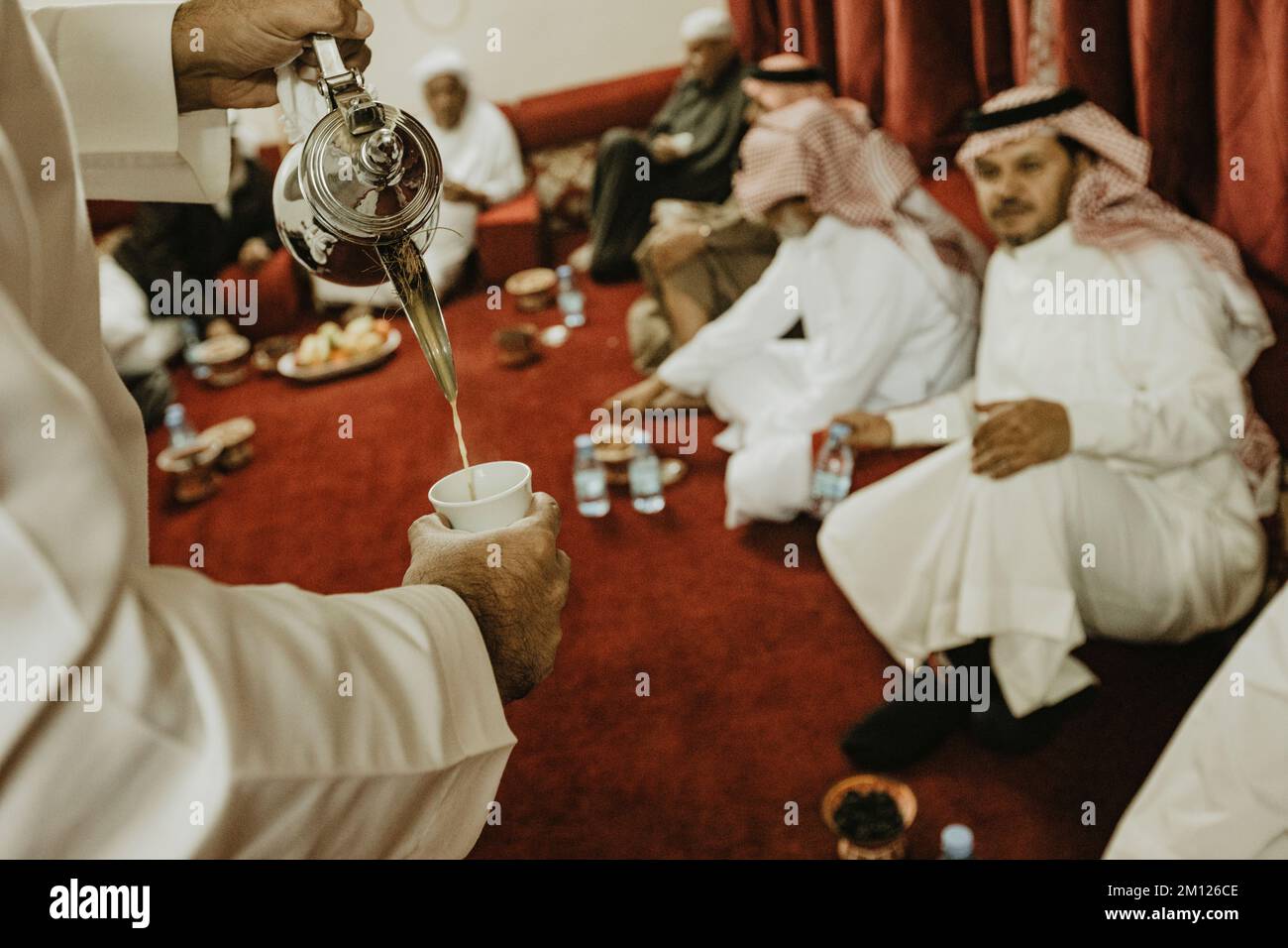Saudi arabia tea hi-res stock photography and images - Alamy