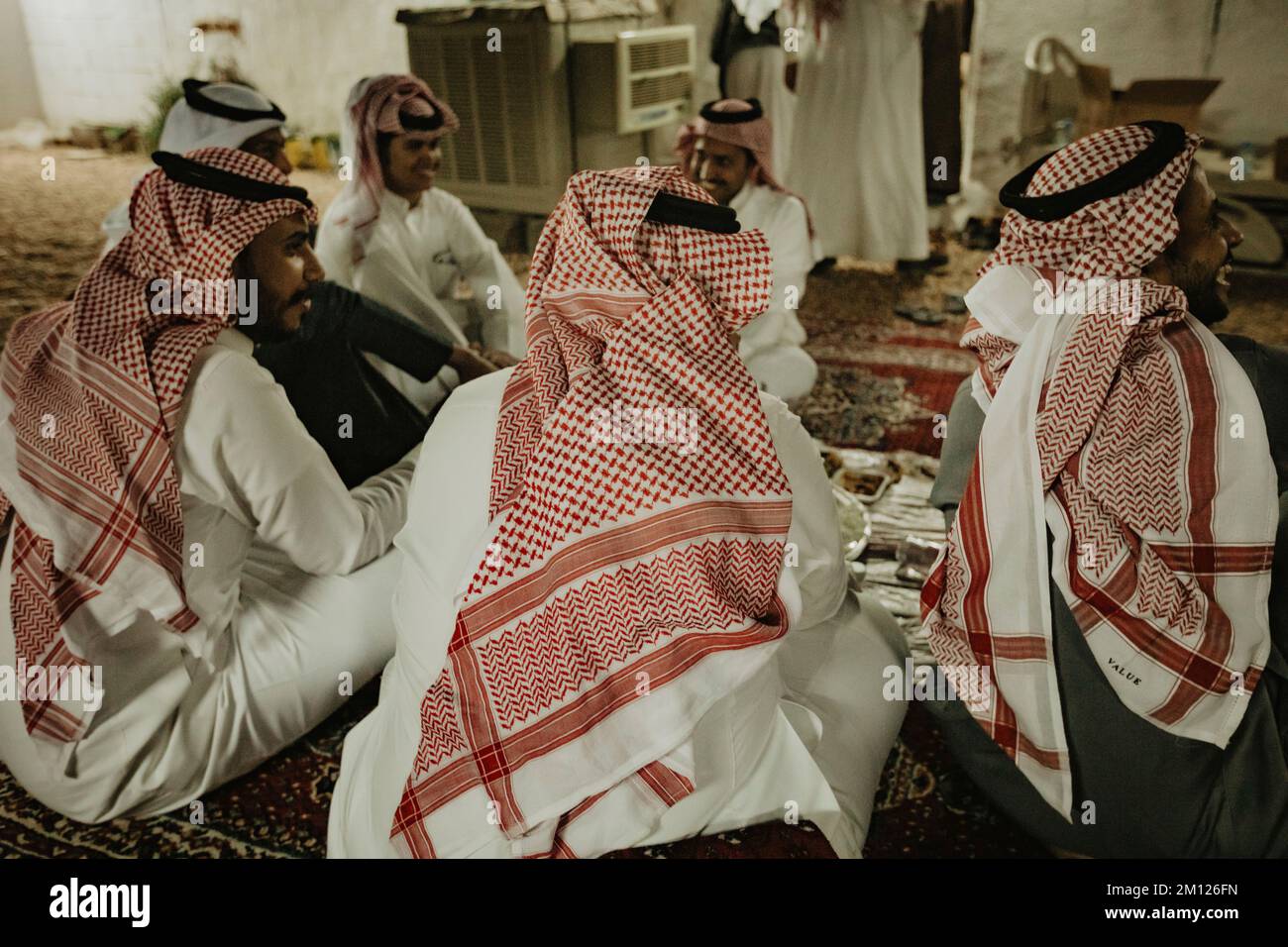 Saudi Arabia, Najran province, Najran, men, sitting Stock Photo - Alamy