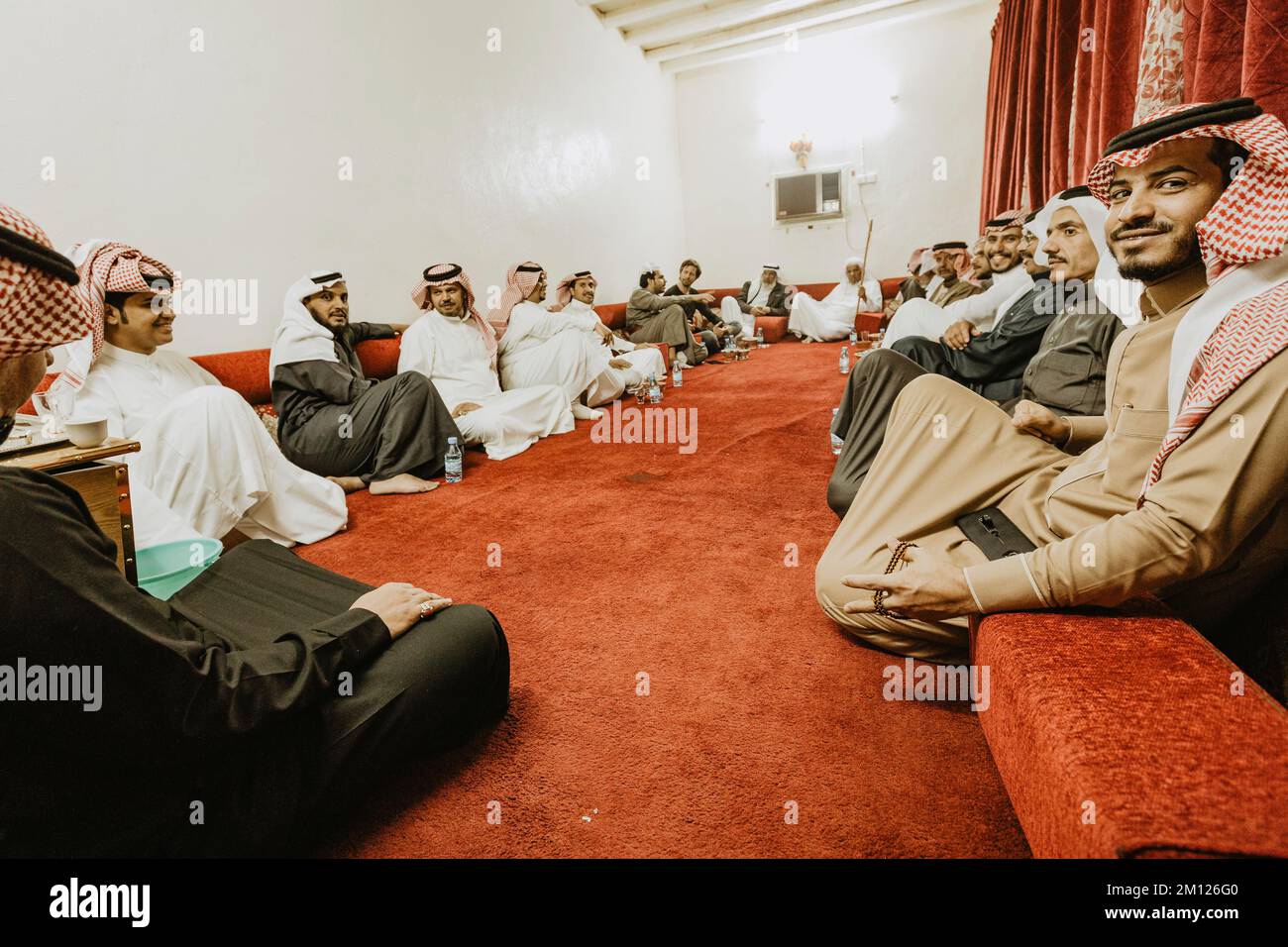 Saudi people together hi-res stock photography and images - Alamy