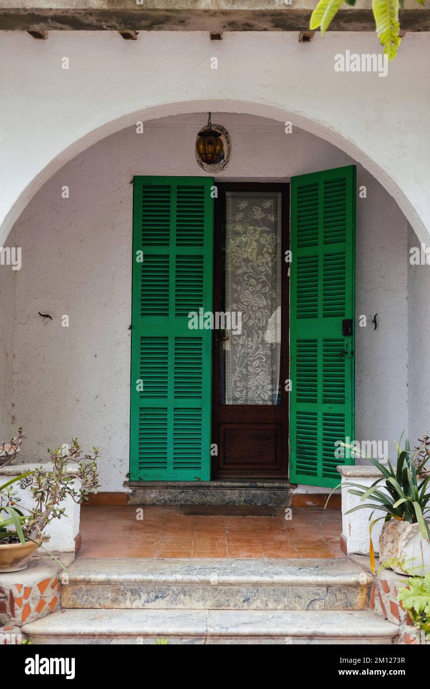 Half closed door by shutter hi-res stock photography and images - Alamy