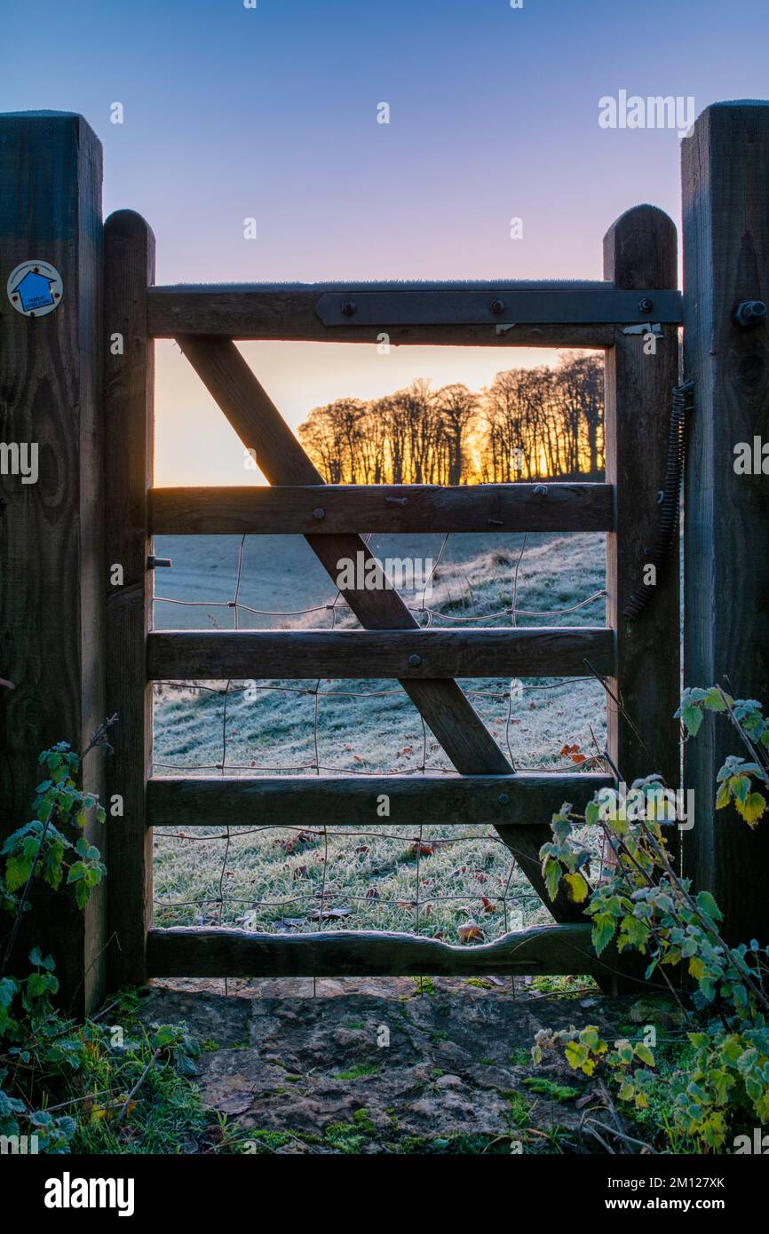 Footpath blue sky frost gate hi-res stock photography and images - Alamy