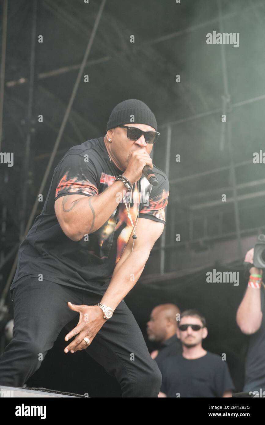 Ll cool j on stage hi-res stock photography and images - Alamy