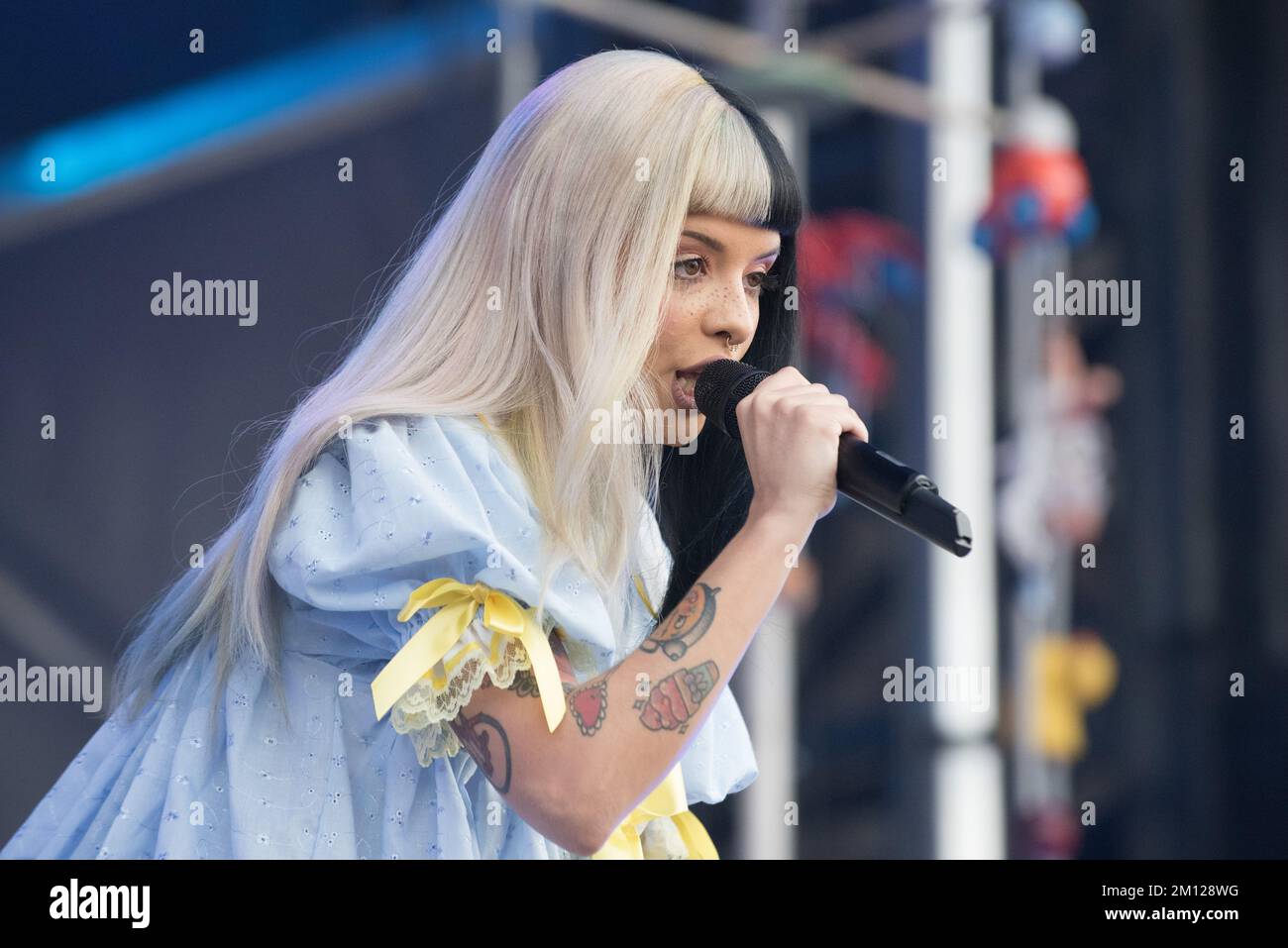 Melanie martinez lights hi-res stock photography and images - Alamy