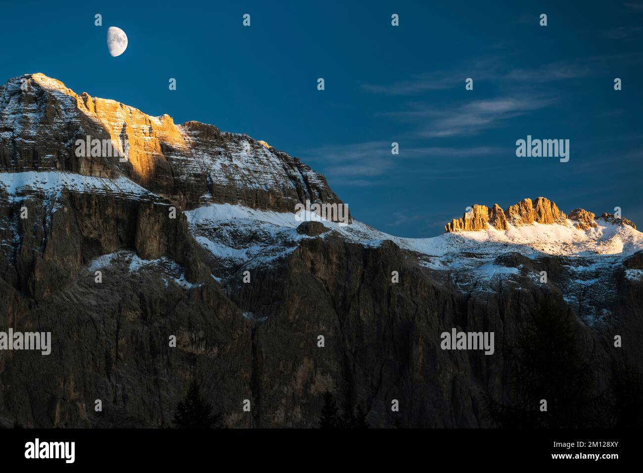 South massif moon hi-res stock photography and images - Alamy