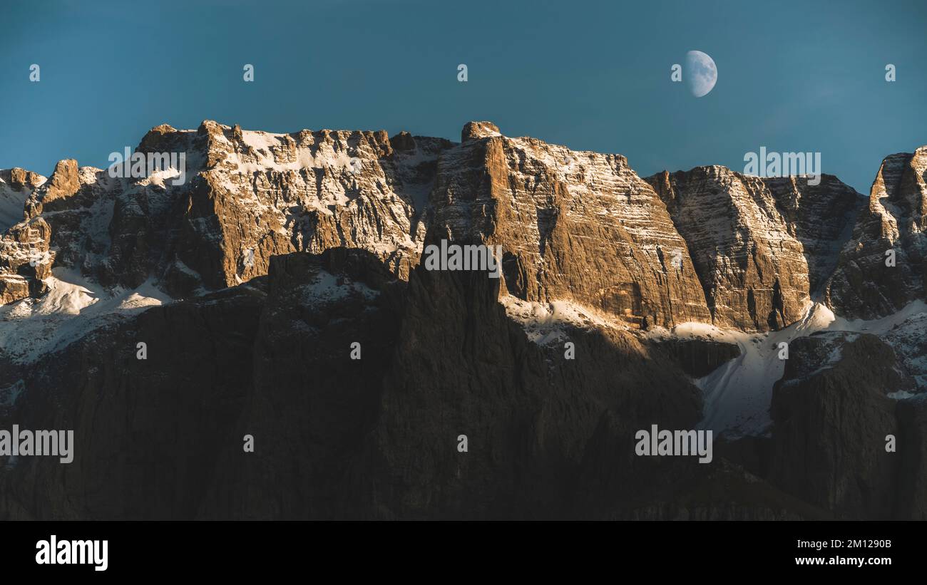 South massif moon hi-res stock photography and images - Alamy