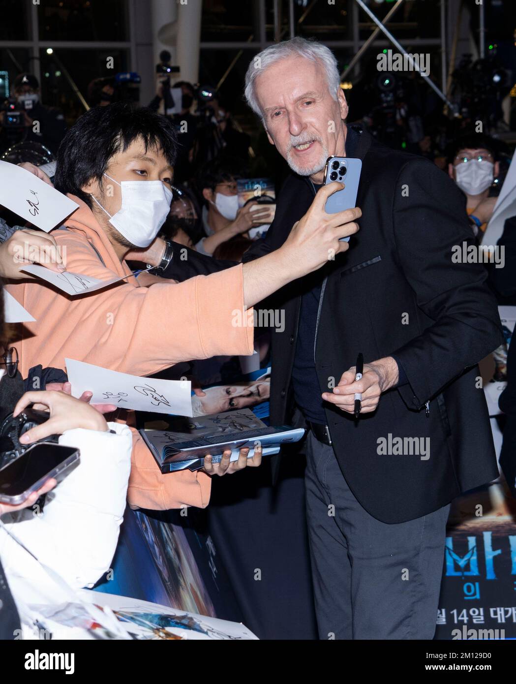 Canadian filmmaker James Cameron arrives during a Blue carpet to the ...