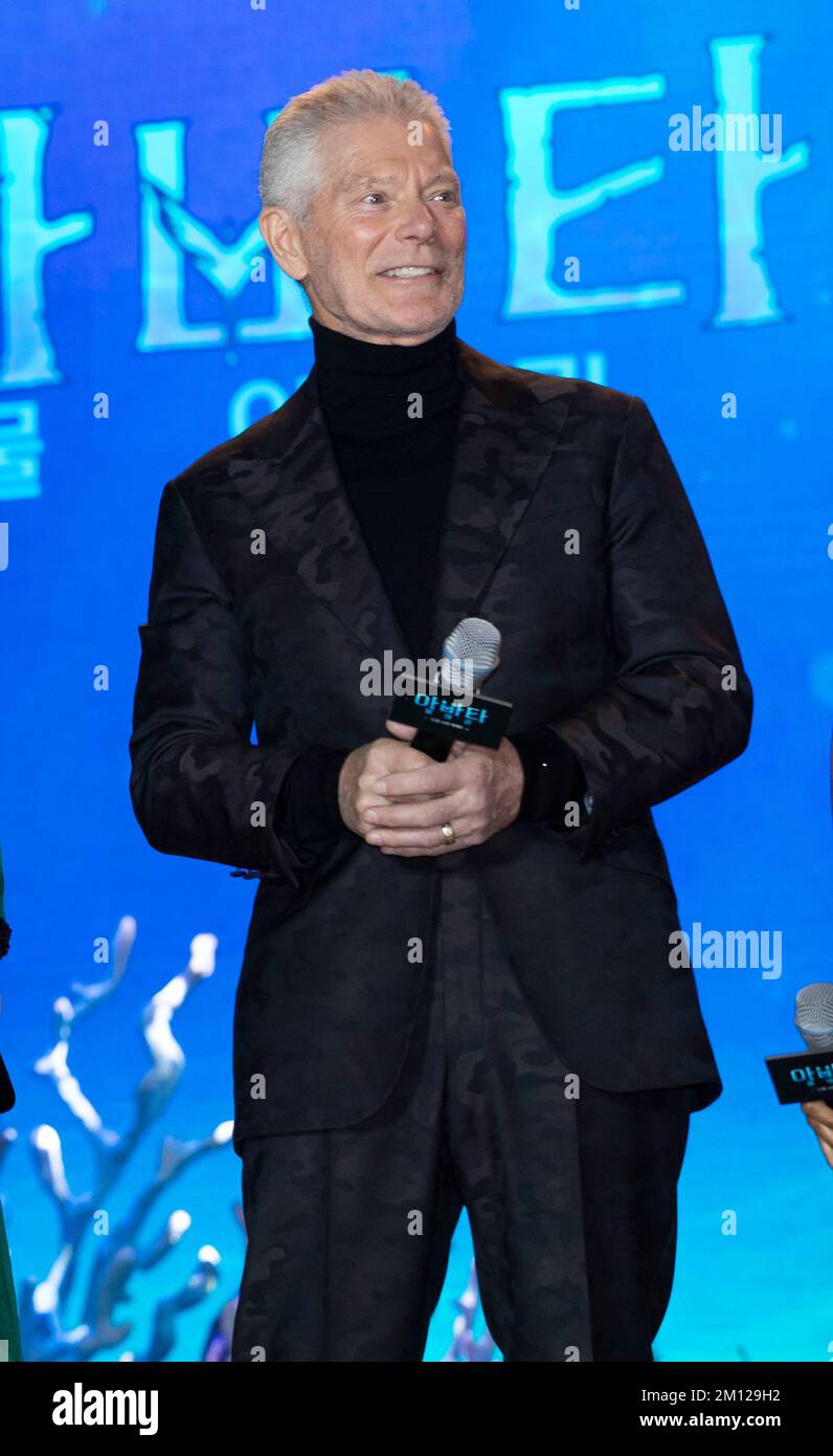 Actor Stephen Lang arrives during a Blue carpet to the film Avatar: The ...