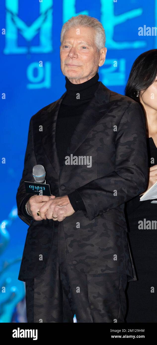 Actor Stephen Lang arrives during a Blue carpet to the film Avatar: The ...