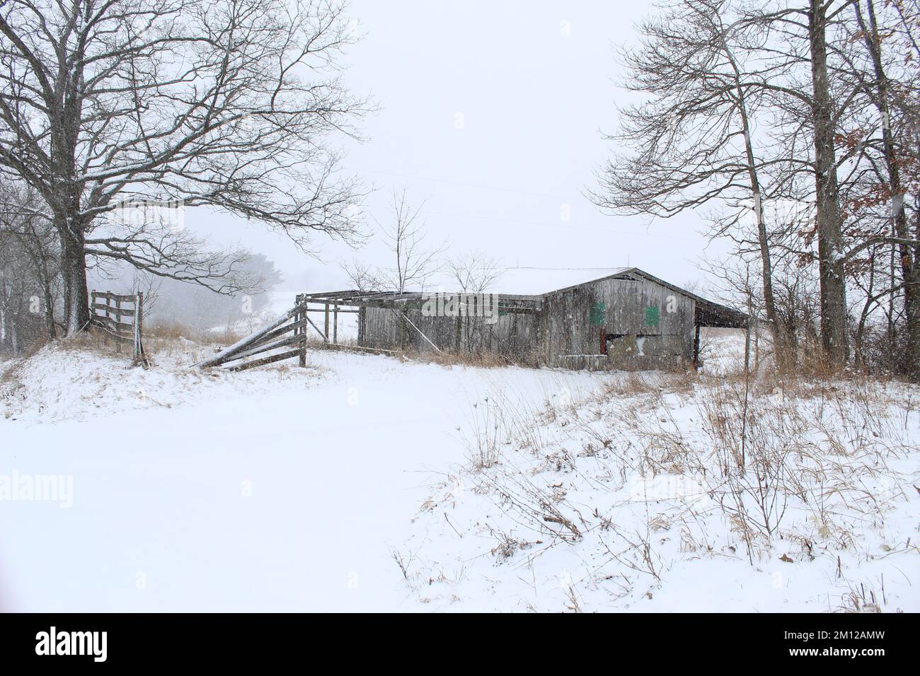Winter landscape of a rustic barn in Pennsylvania Stock Photo - Alamy