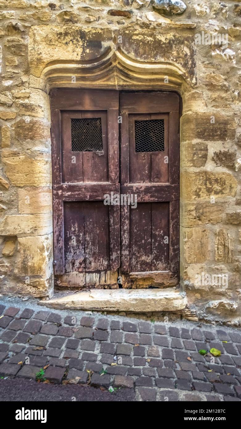 Medieval front door hi-res stock photography and images - Alamy