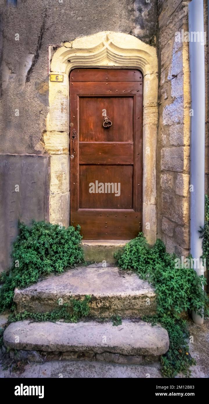 Medieval front door hi-res stock photography and images - Alamy