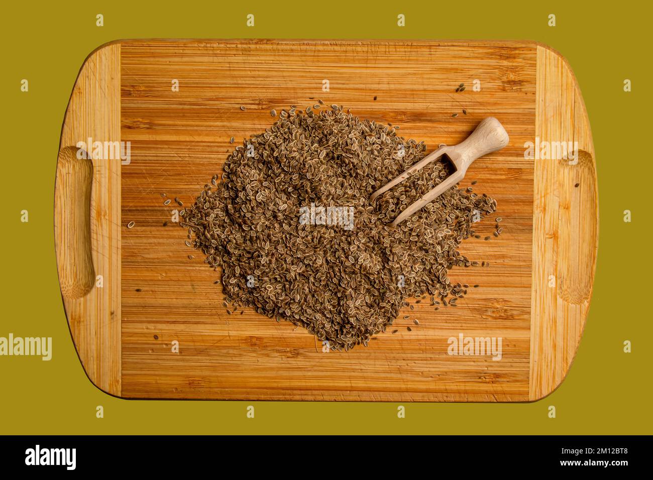 Whole dill seeds close-up. Anetum graveolens organic fruit for ...