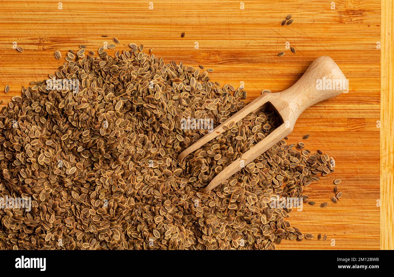 Whole dill seeds close-up. Anetum graveolens organic fruit for ...