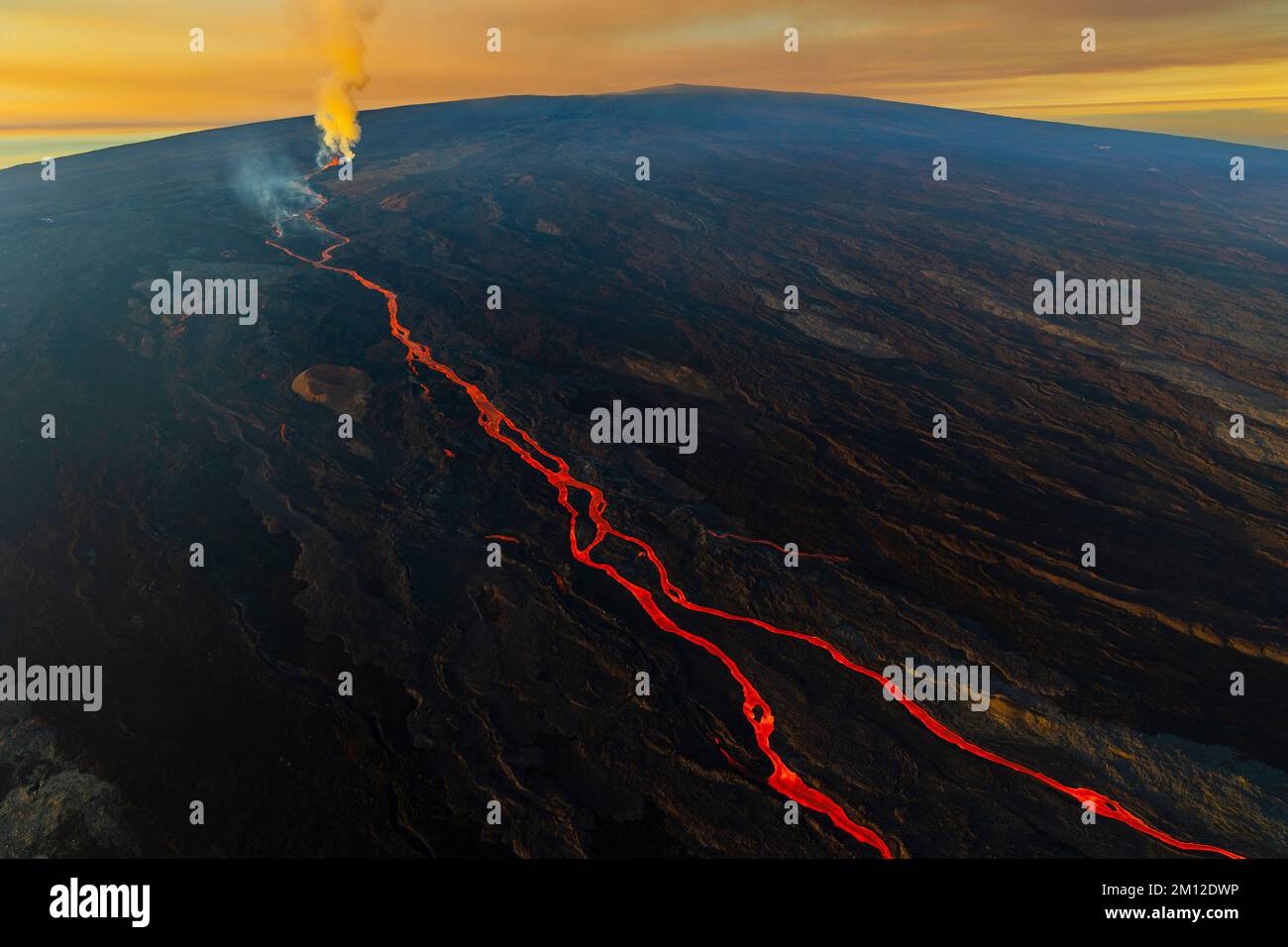 Mauna Loa Eruption, 12/2022, Island of Hawaii Stock Photo - Alamy