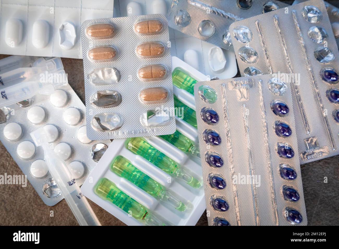 Medicines different shapes colors hi-res stock photography and images ...