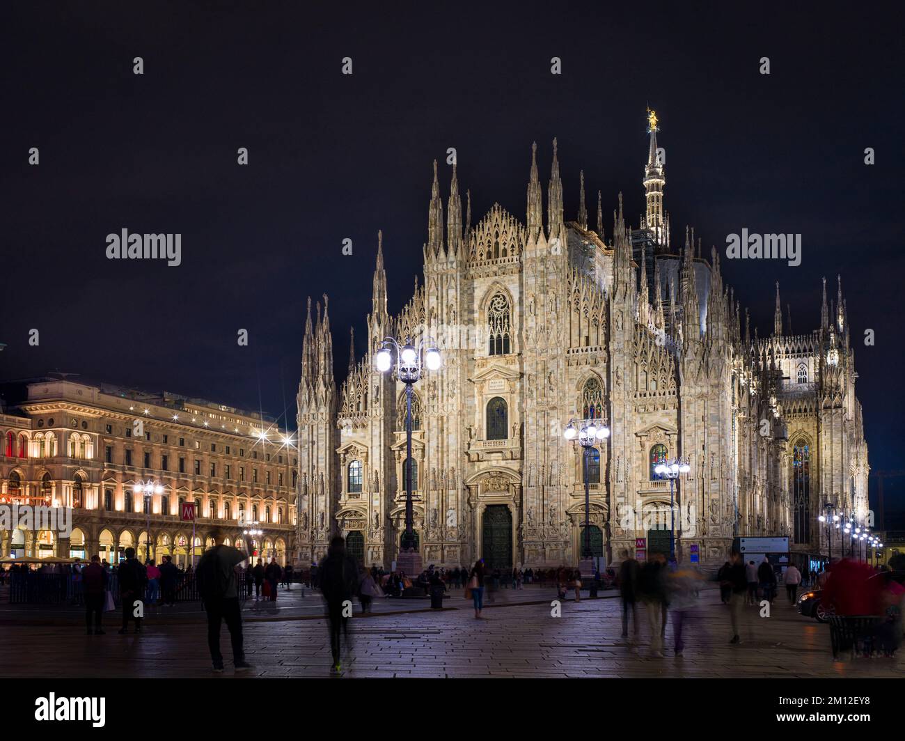 Empty piazza milan hi-res stock photography and images - Alamy