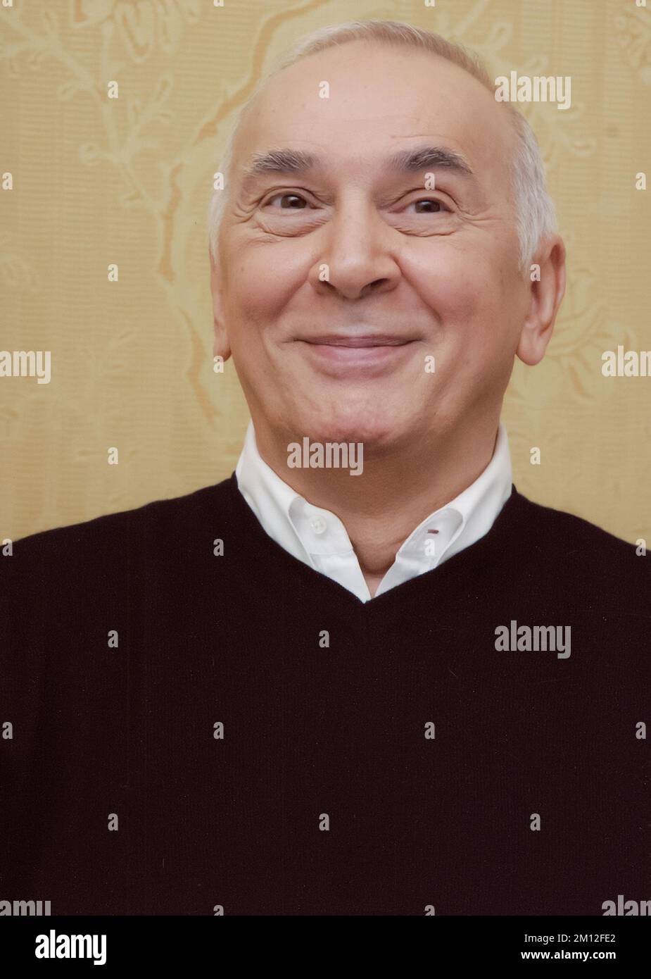 Retro celebrity portraits - Frank Langella, at a press conference event ...