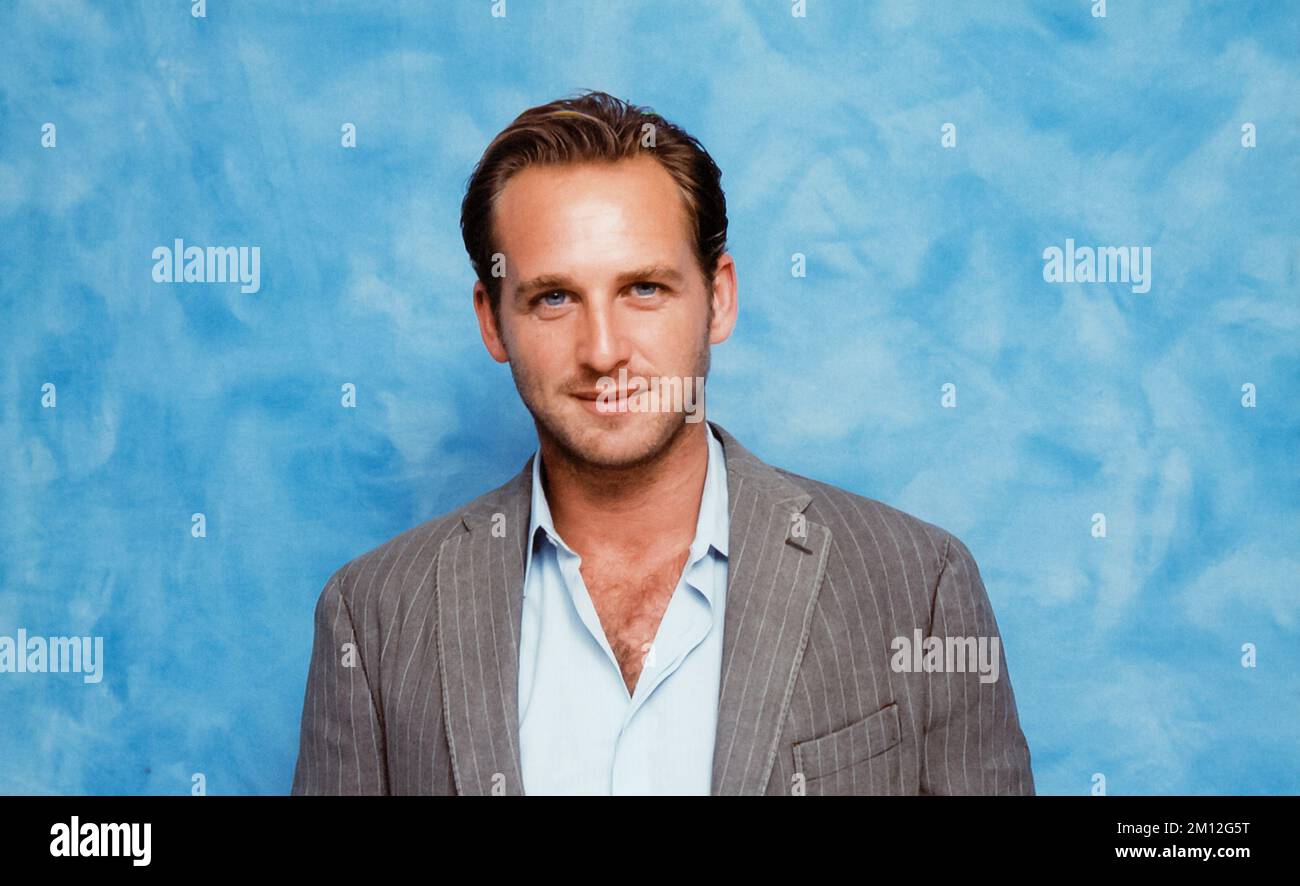 Retro celebrity portraits - Josh Lucas, at a press conference event ...