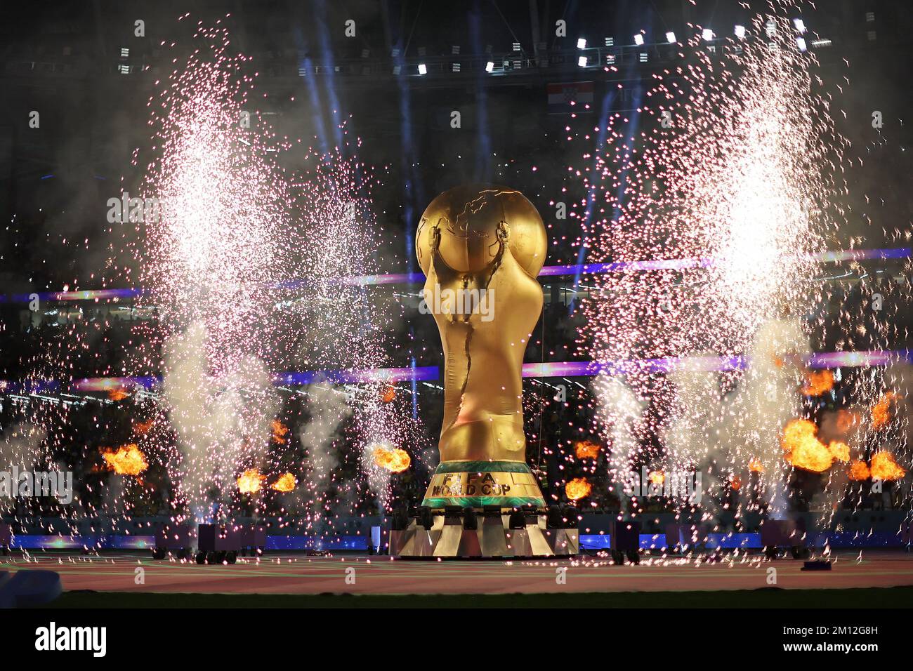 2022 world cup trophy hi-res stock photography and images - Alamy