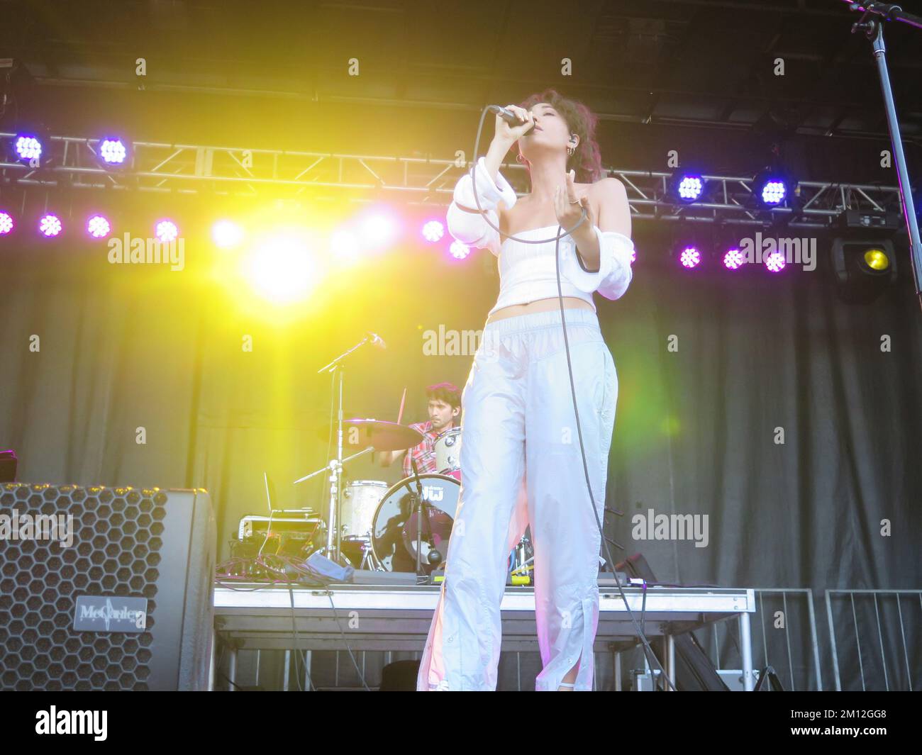 Shi shi singer hi-res stock photography and images - Alamy