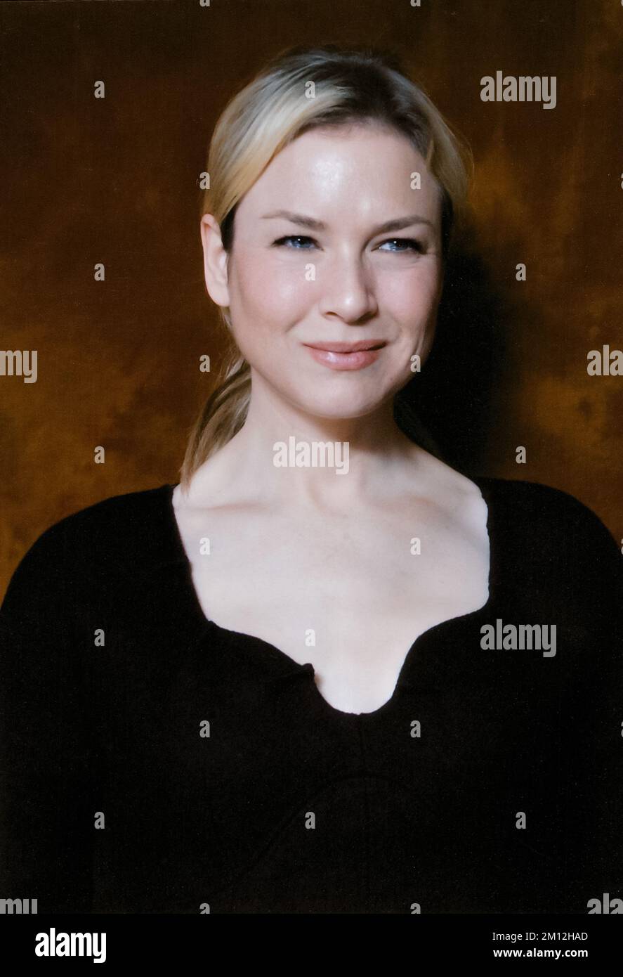 Retro celebrity portraits - Renee Zellweger, at a press conference ...