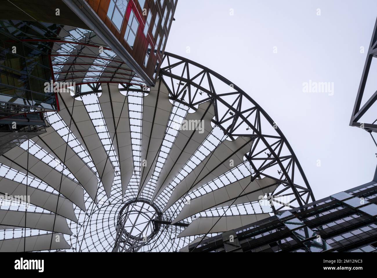 Roof construction skyscraper hi-res stock photography and images - Alamy