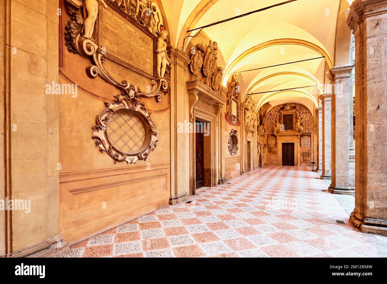 Archiginnasio Anatomical Theatre (Teatro Anatomico dell'Archiginnasio ...