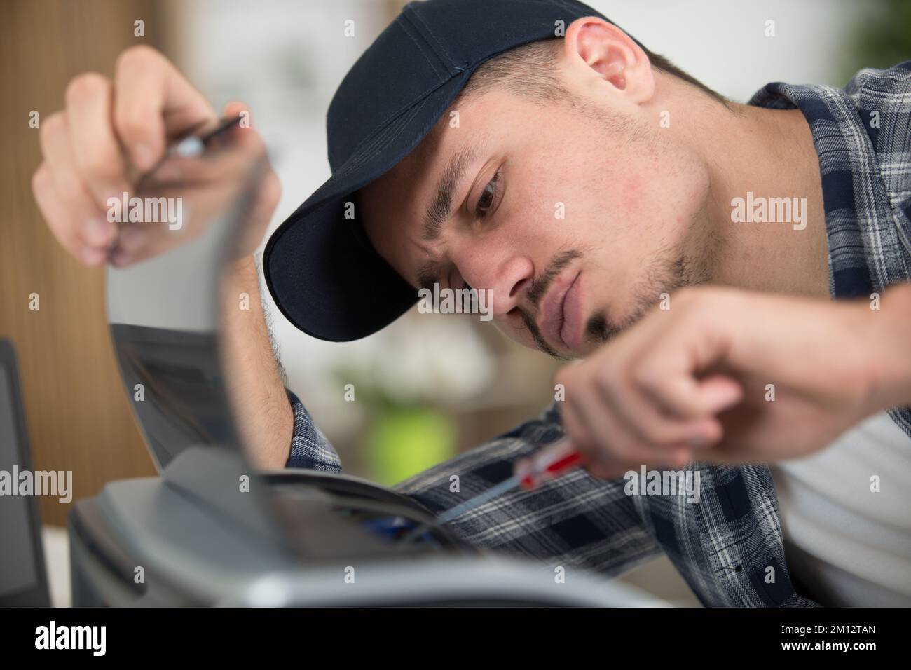 Man fixing printer hi-res stock photography and images - Alamy