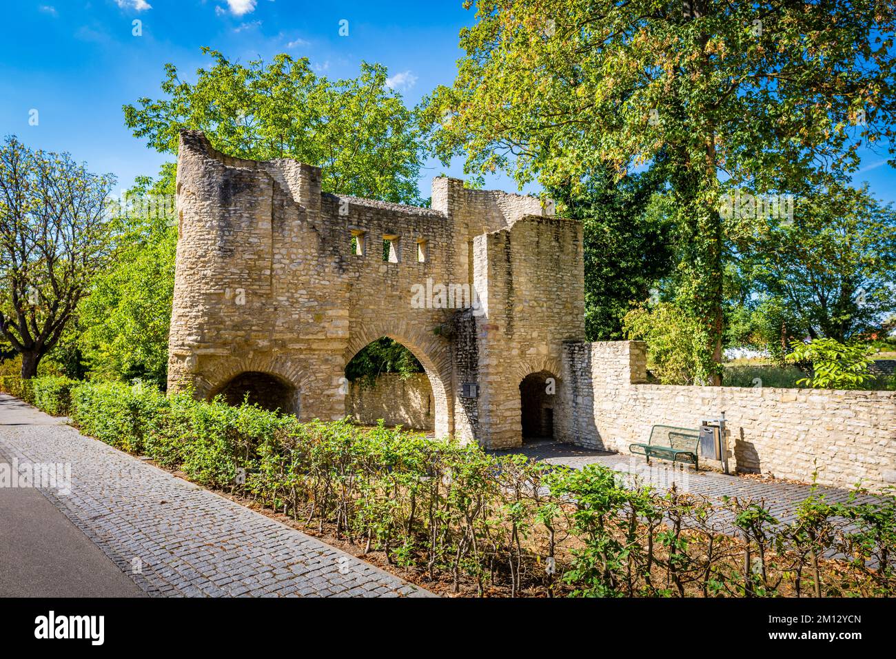 Ohrenbrücker Tor in Ingelheim, Rheinhessen, historic city gate as part ...