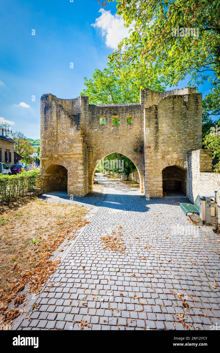 Ohrenbrücker Tor in Ingelheim, Rheinhessen, historic city gate as part ...