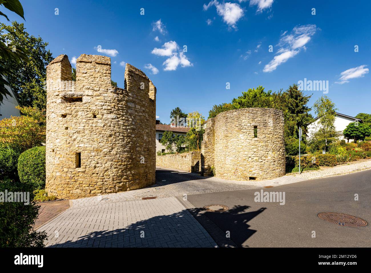 Stiegelgässer Tor or Stiegelpforte in Ingelheim, Rheinhessen, corner of ...