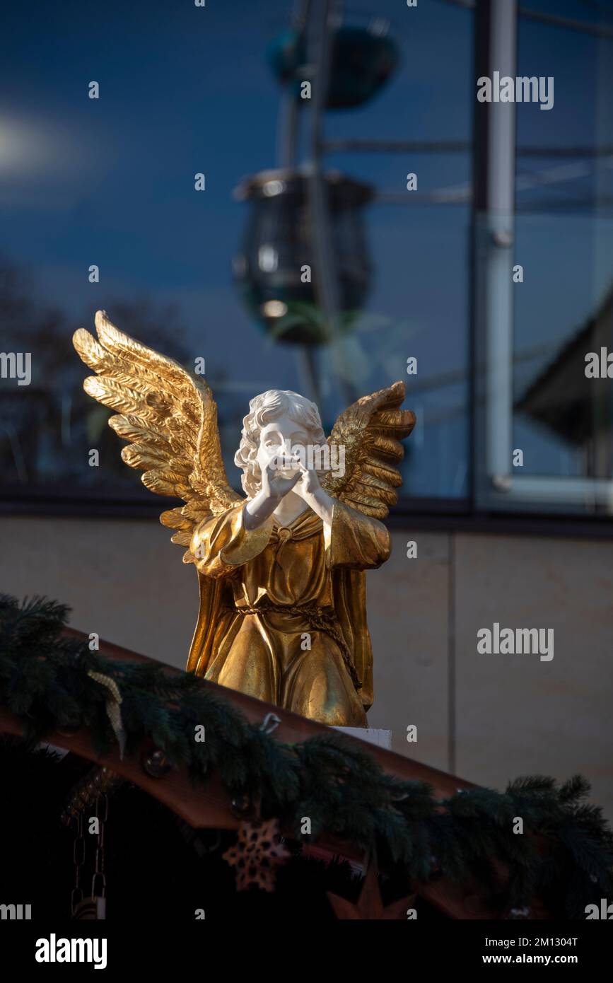 Golden angel wings hi-res stock photography and images - Alamy