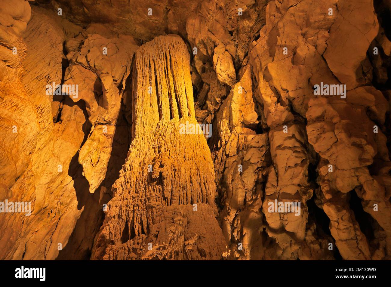 Stalagmites, stalactites, stalagnates and small calcite fistulas in the ...