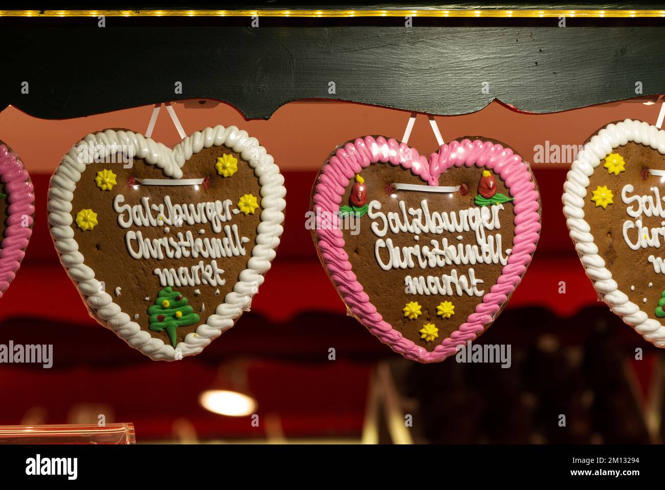 Christmas market in Salzburg, Austria, stall, gingerbread hearts Stock ...