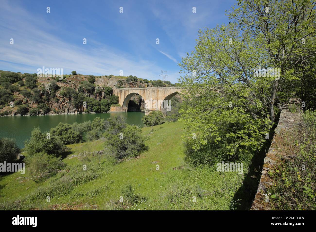 Historic stone arch bridge over the Rio Tietar, Almaraz, Extremadura ...