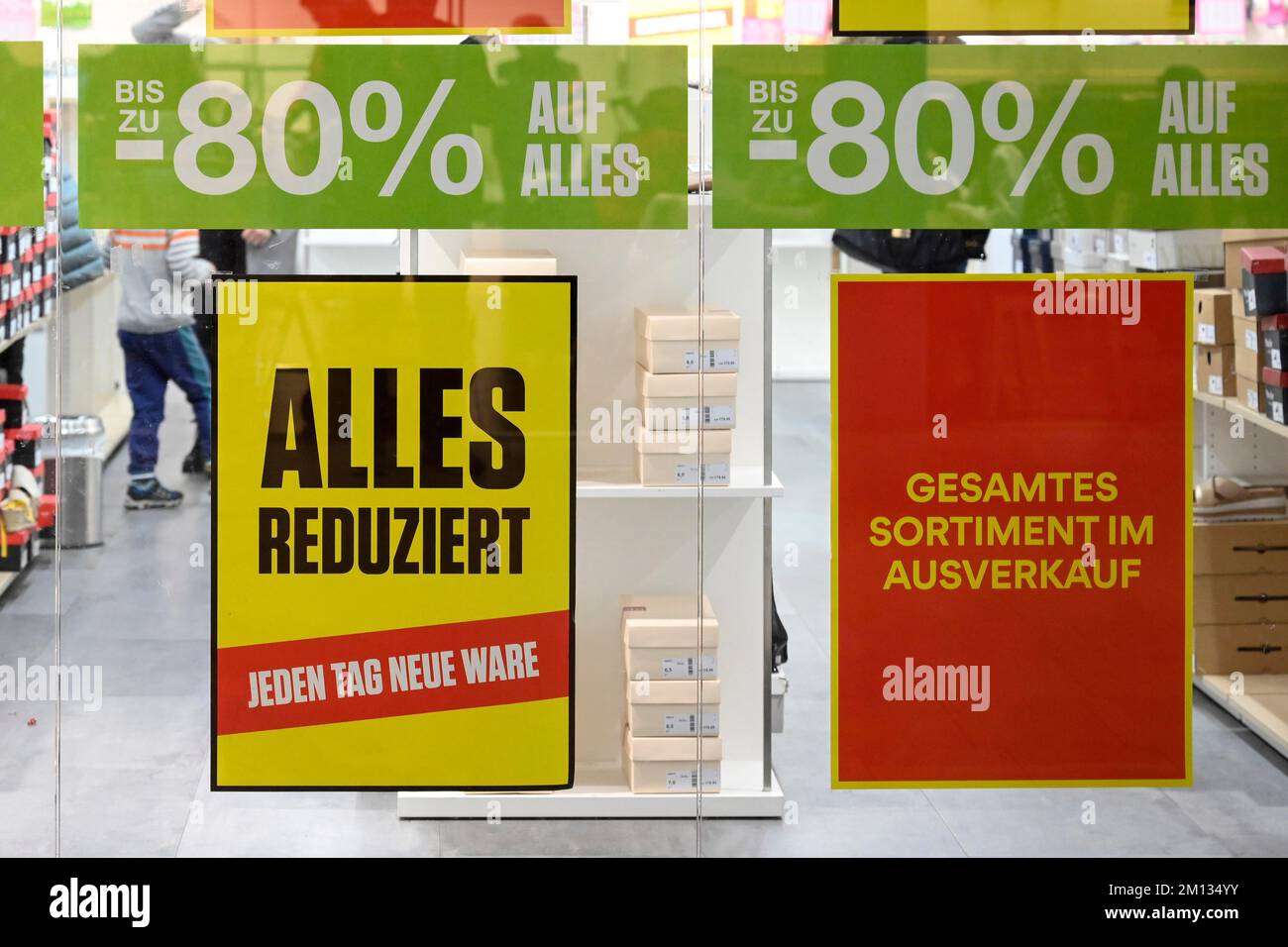 Window display sale special hi-res stock photography and images - Alamy