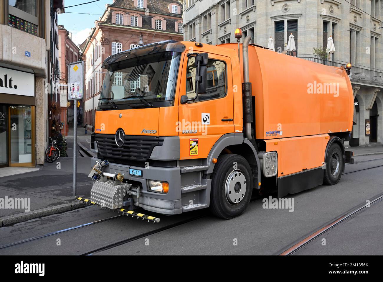Commercial vehicle Street cleaning Stock Photo - Alamy